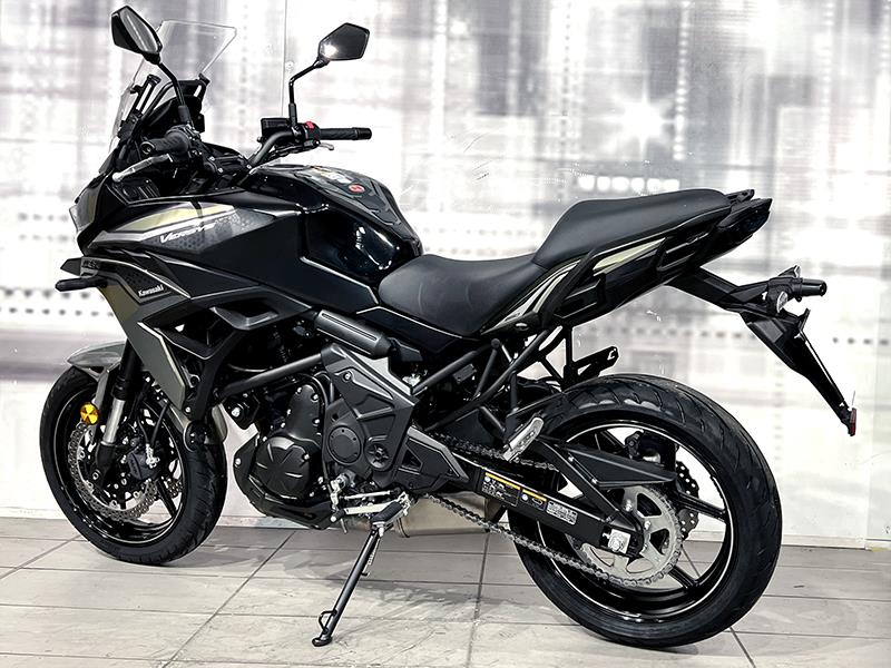 Kawasaki Versys 650 colore black/gold usato in vendita